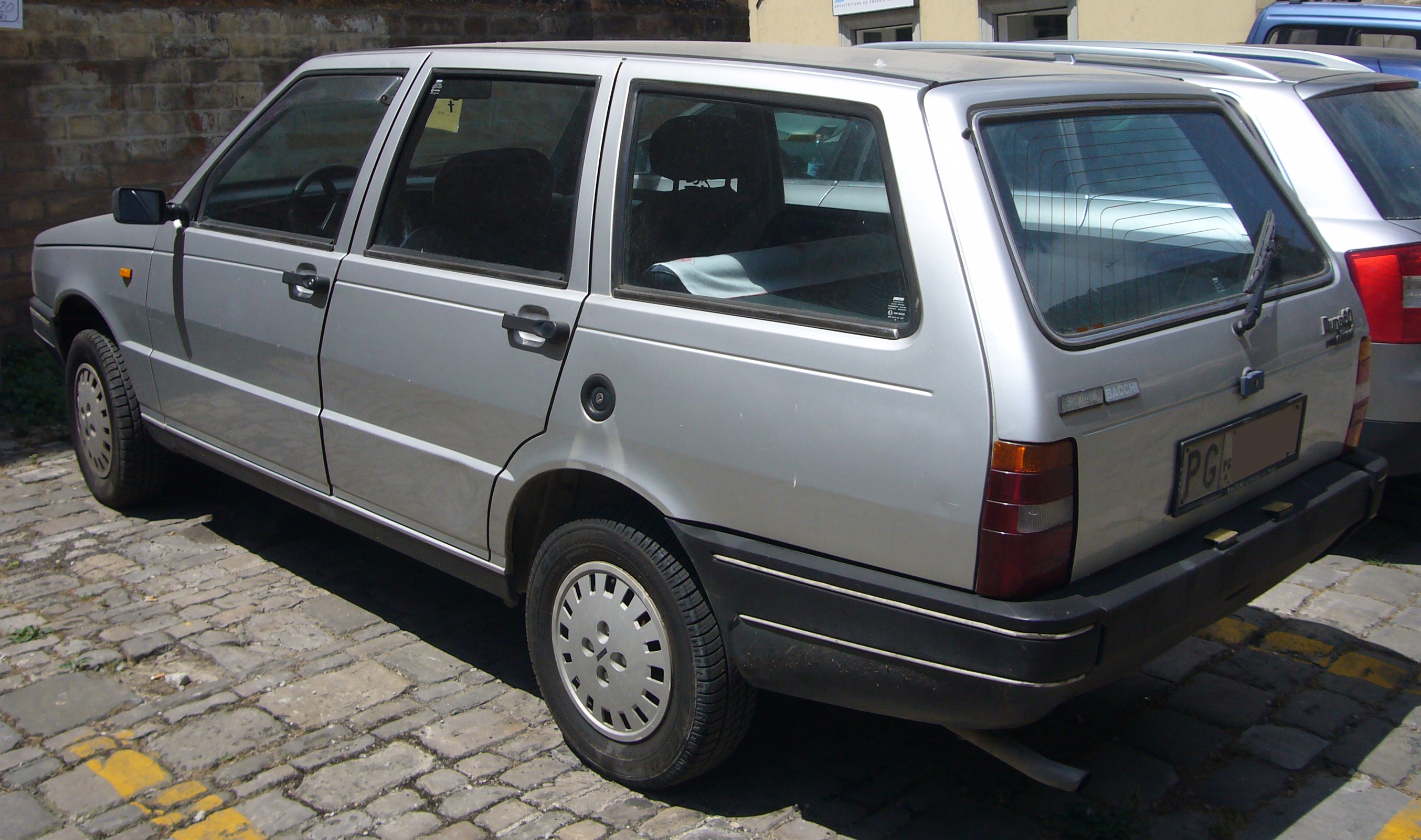 Fiat Duna las especificaciones técnicas y el consumo de combustible